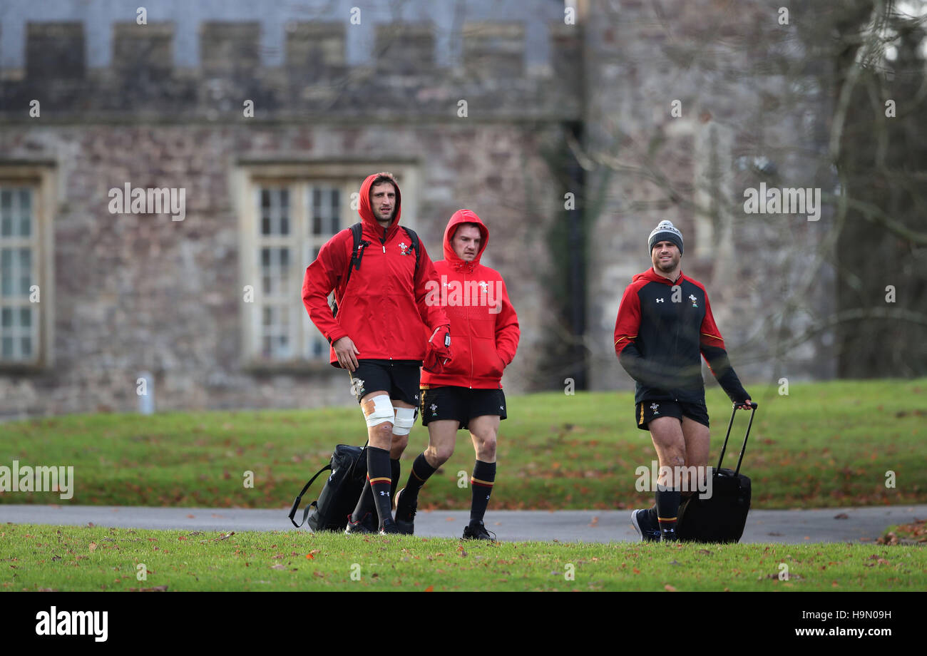 Wales' Jamie Roberts talks with captain Gethin Jenkins (centre) and ...