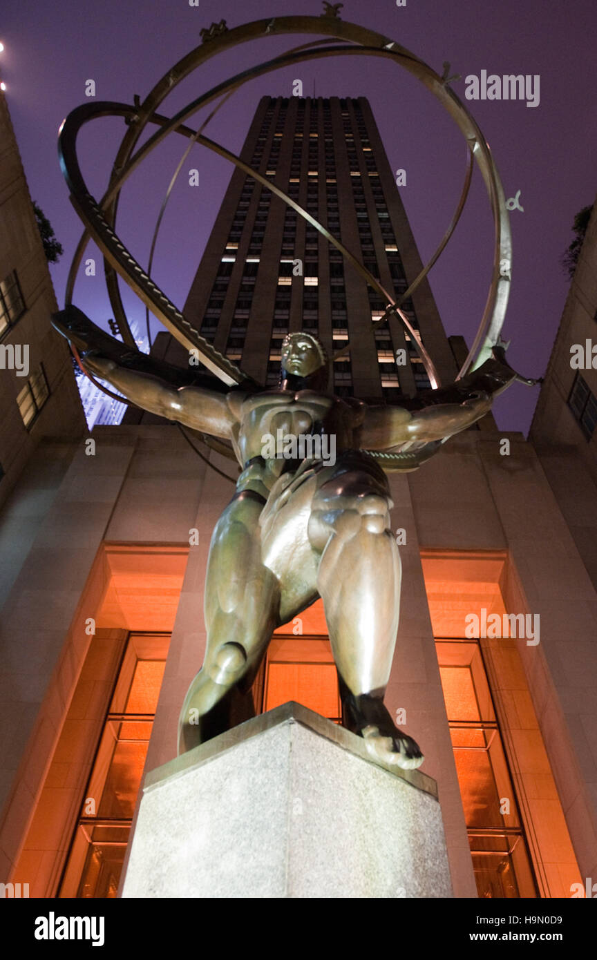 Atlas Statue at Rockefeller Center in New York City Stock Photo - Alamy