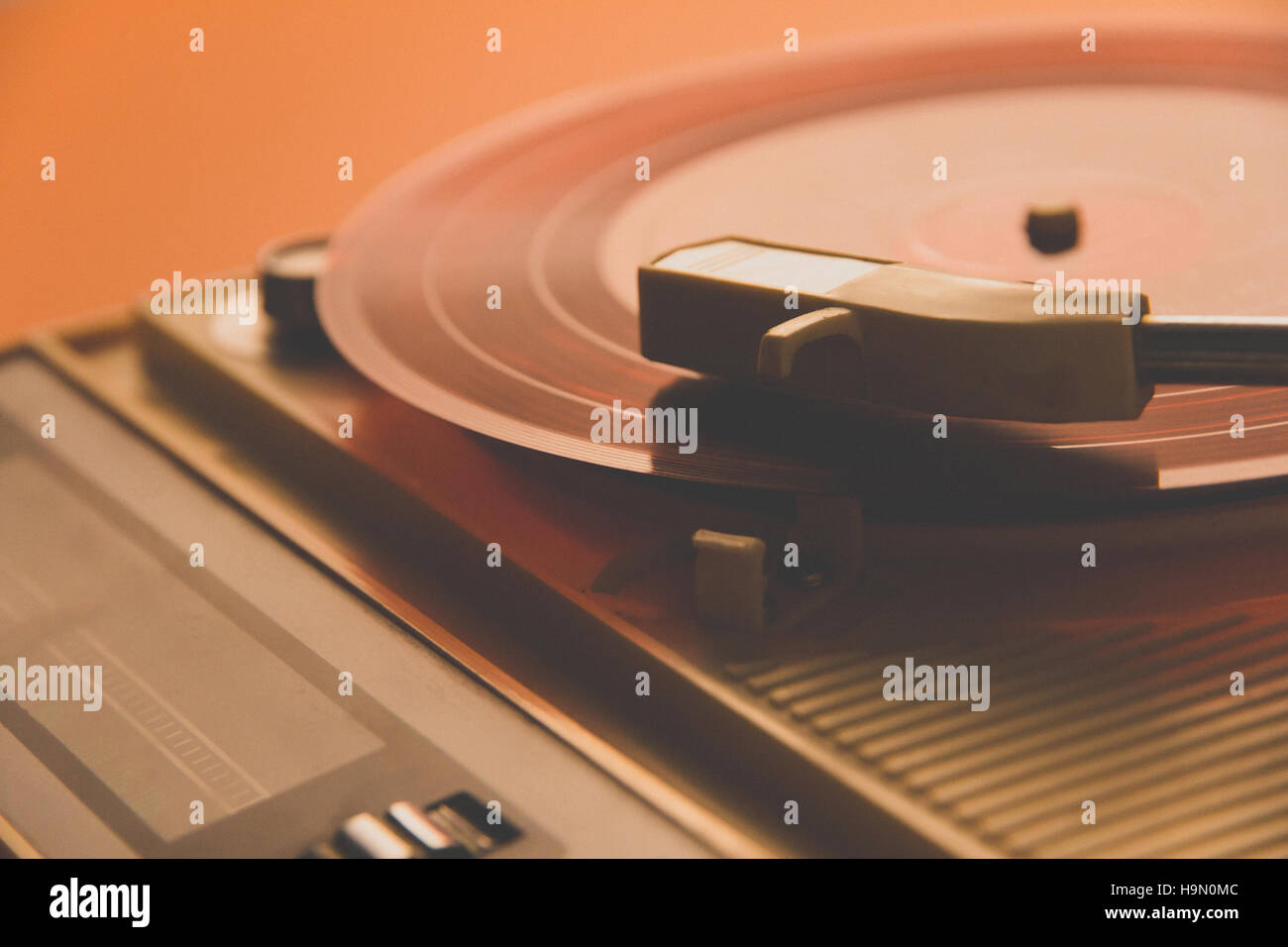 Vintage turntable 60s hi-res stock photography and images - Alamy