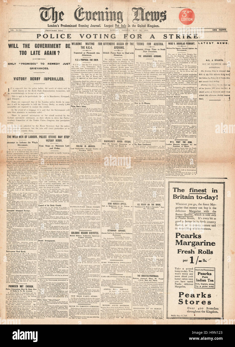 1919 Evening News Police vote to strike Stock Photo - Alamy