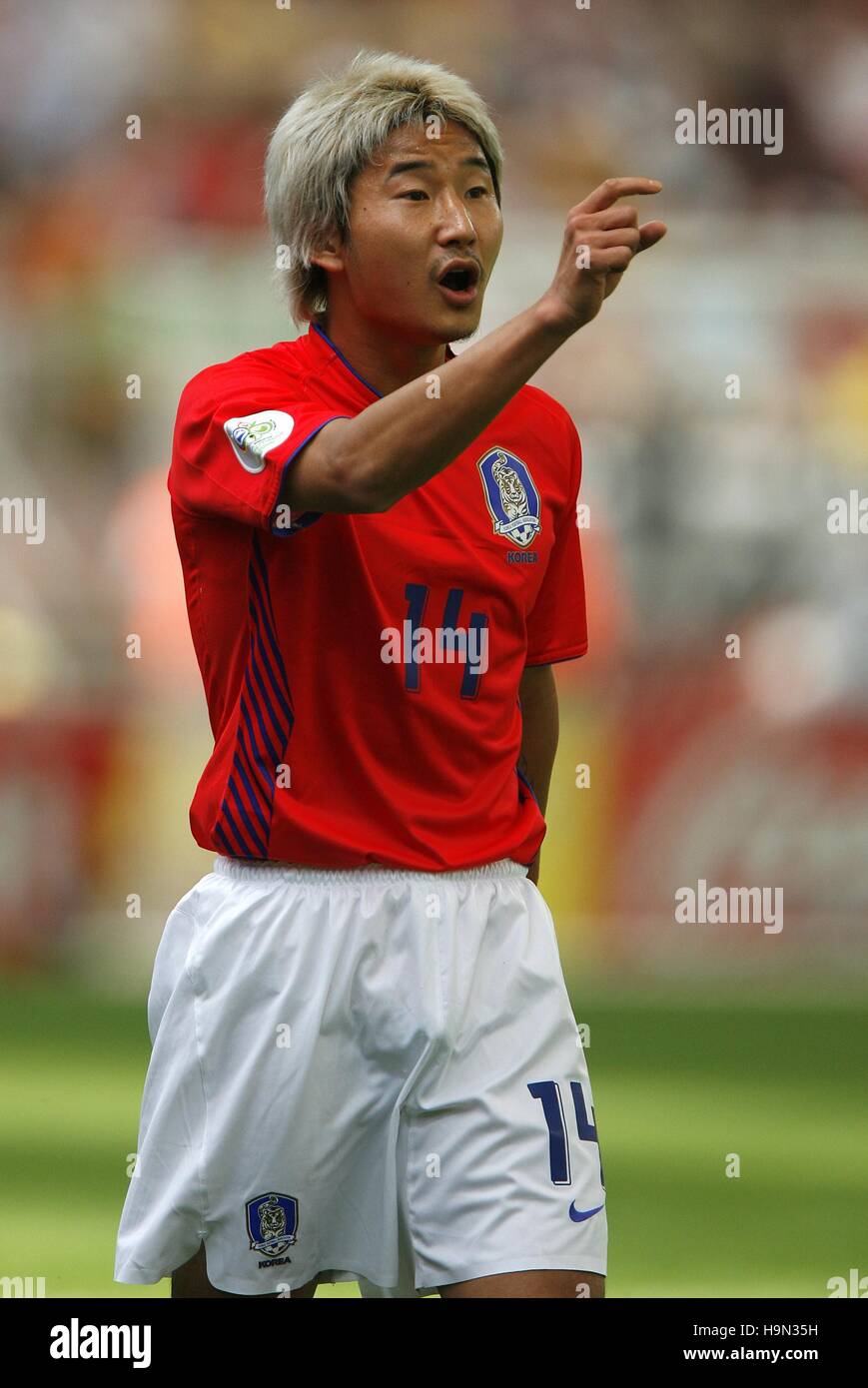 LEE CHUN SOO KOREA REPUBLIC & ULSAN TIGERS WORLD CUP FRANKFURT GERMANY ...