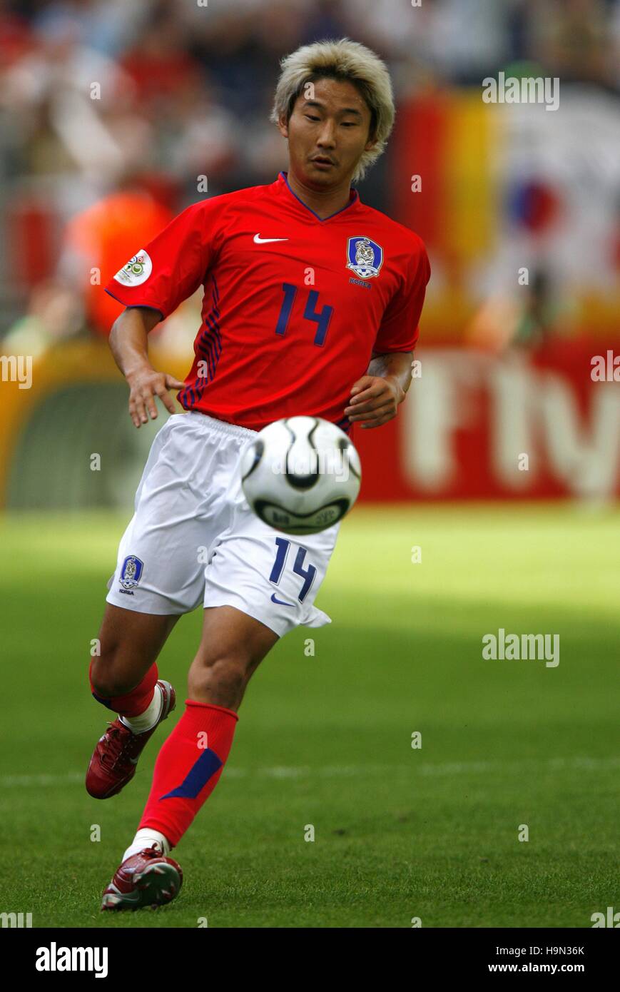 LEE CHUN SOO KOREA REPUBLIC & ULSAN TIGERS WORLD CUP FRANKFURT GERMANY ...
