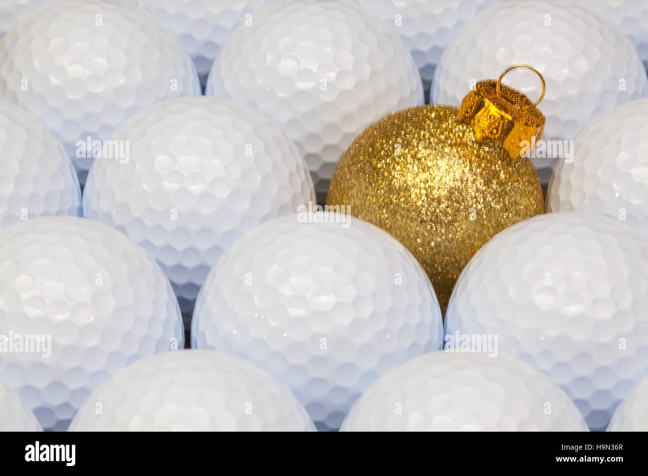 Gold golf tee hi-res stock photography and images - Alamy
