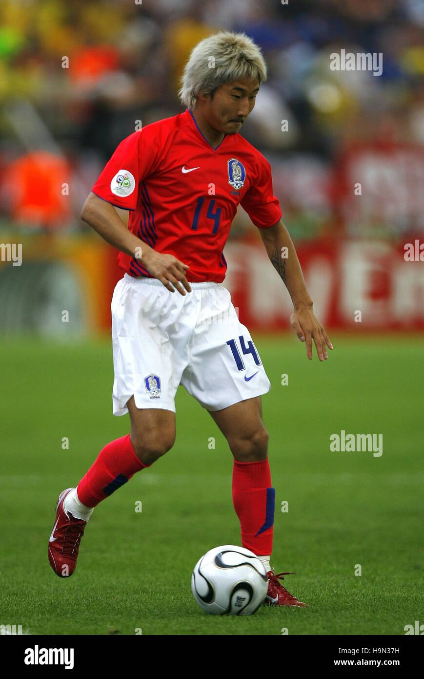 LEE CHUN SOO KOREA REPUBLIC & ULSAN TIGERS WORLD CUP FRANKFURT GERMANY ...