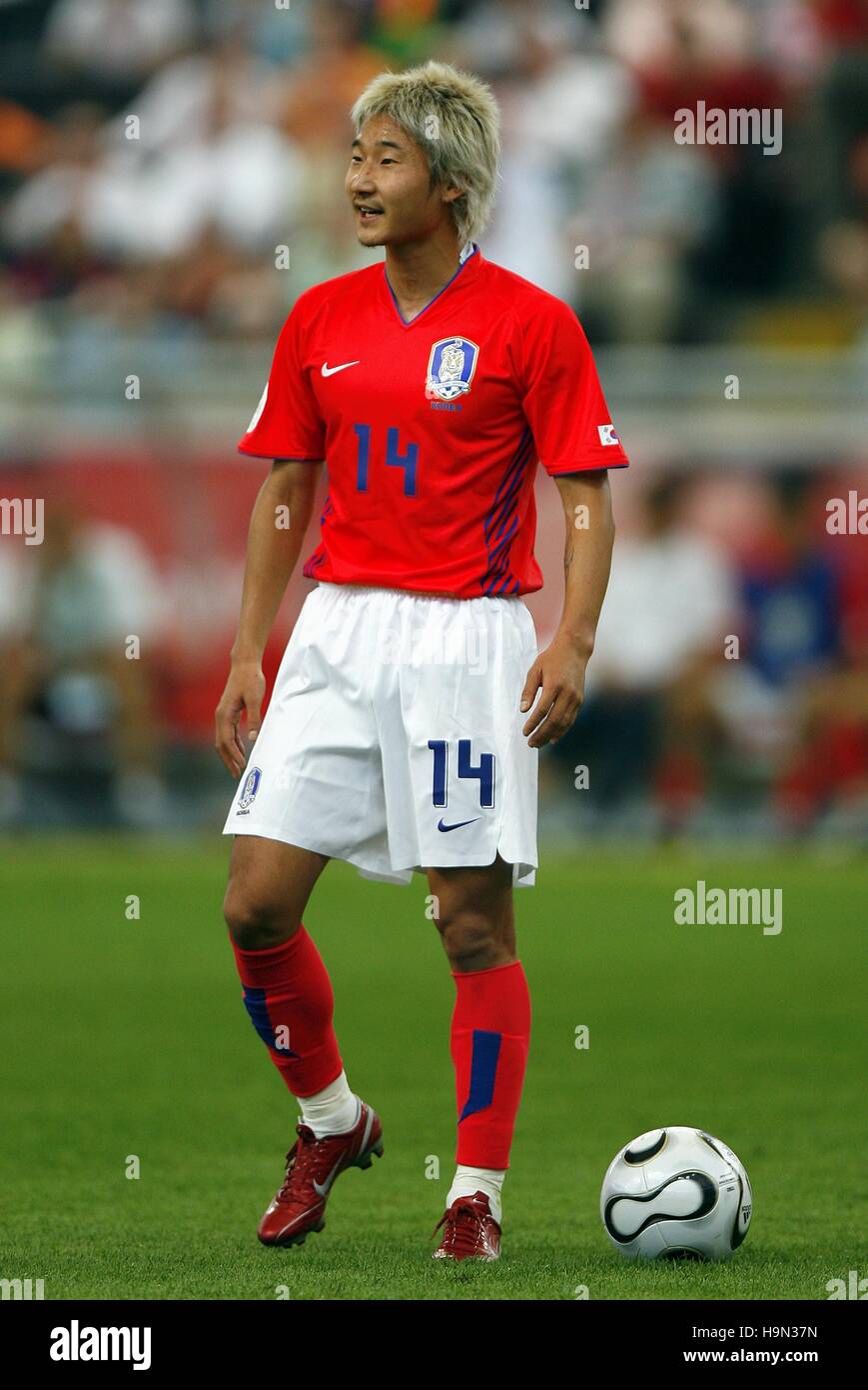 LEE CHUN SOO KOREA REPUBLIC & ULSAN TIGERS WORLD CUP FRANKFURT GERMANY ...