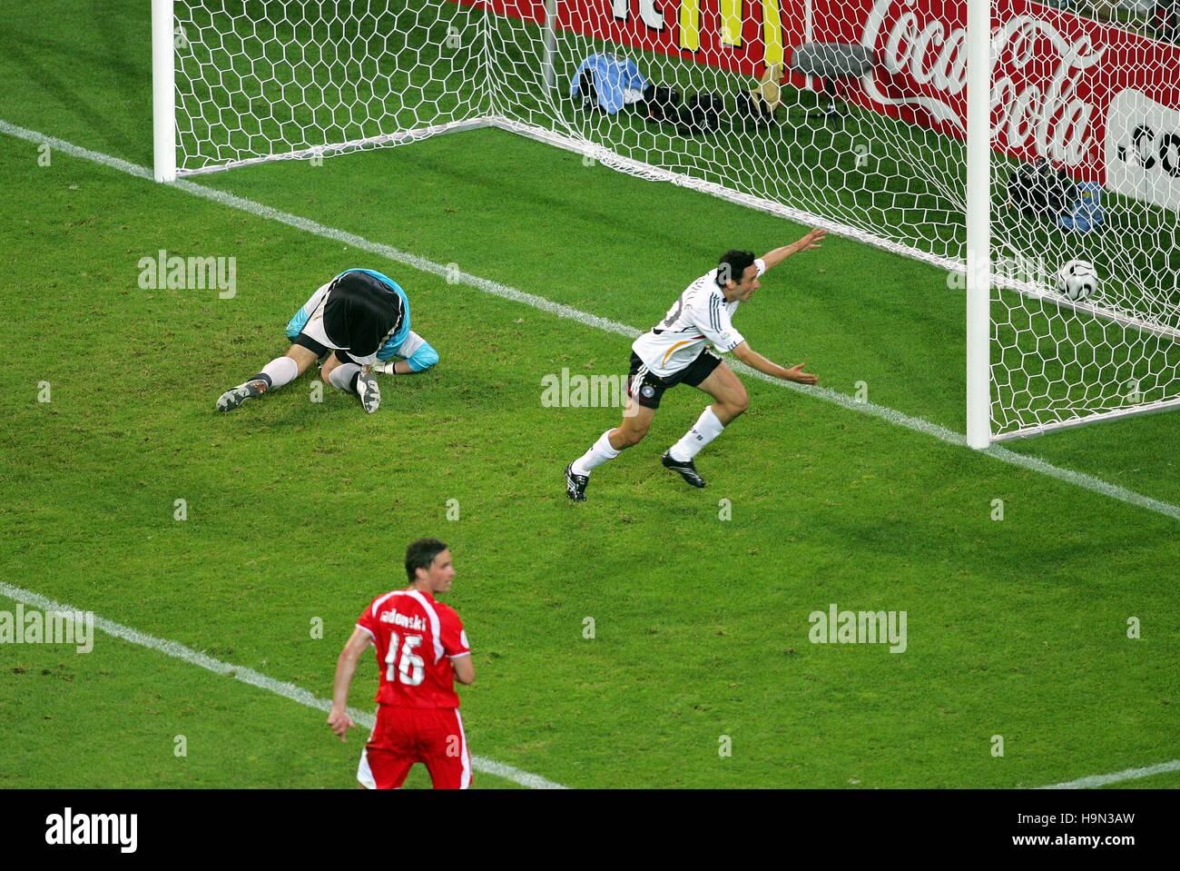 OLIVER NEUVILLE SCORES GERMANY V POLAND WORLD CUP STADIUM dDORTMUND ...