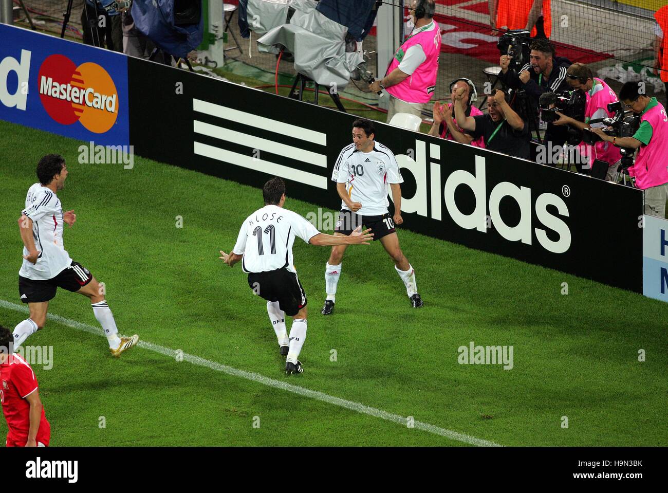 NEUVILLE KLOSE & BALLACK GERMANY V POLAND WORLD CUP STADIUM dDORTMUND ...