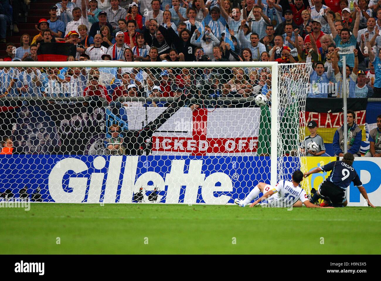 HERNAN CRESPO SCORES ARGENTINA V SERBIA WORLD CUP STADIUM GELSENKIRCHEN ...