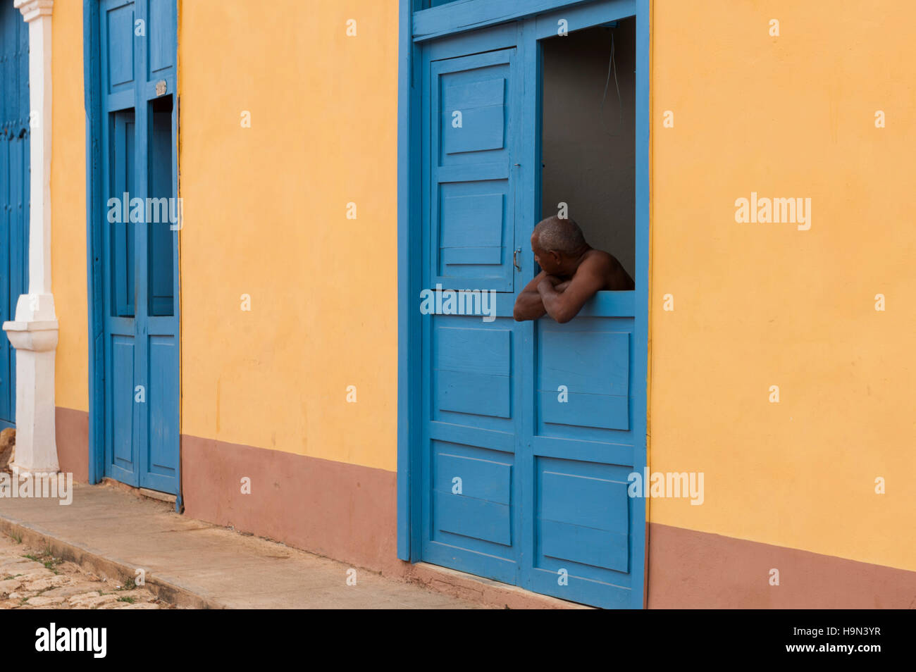 Cuban yellow house hi-res stock photography and images - Alamy