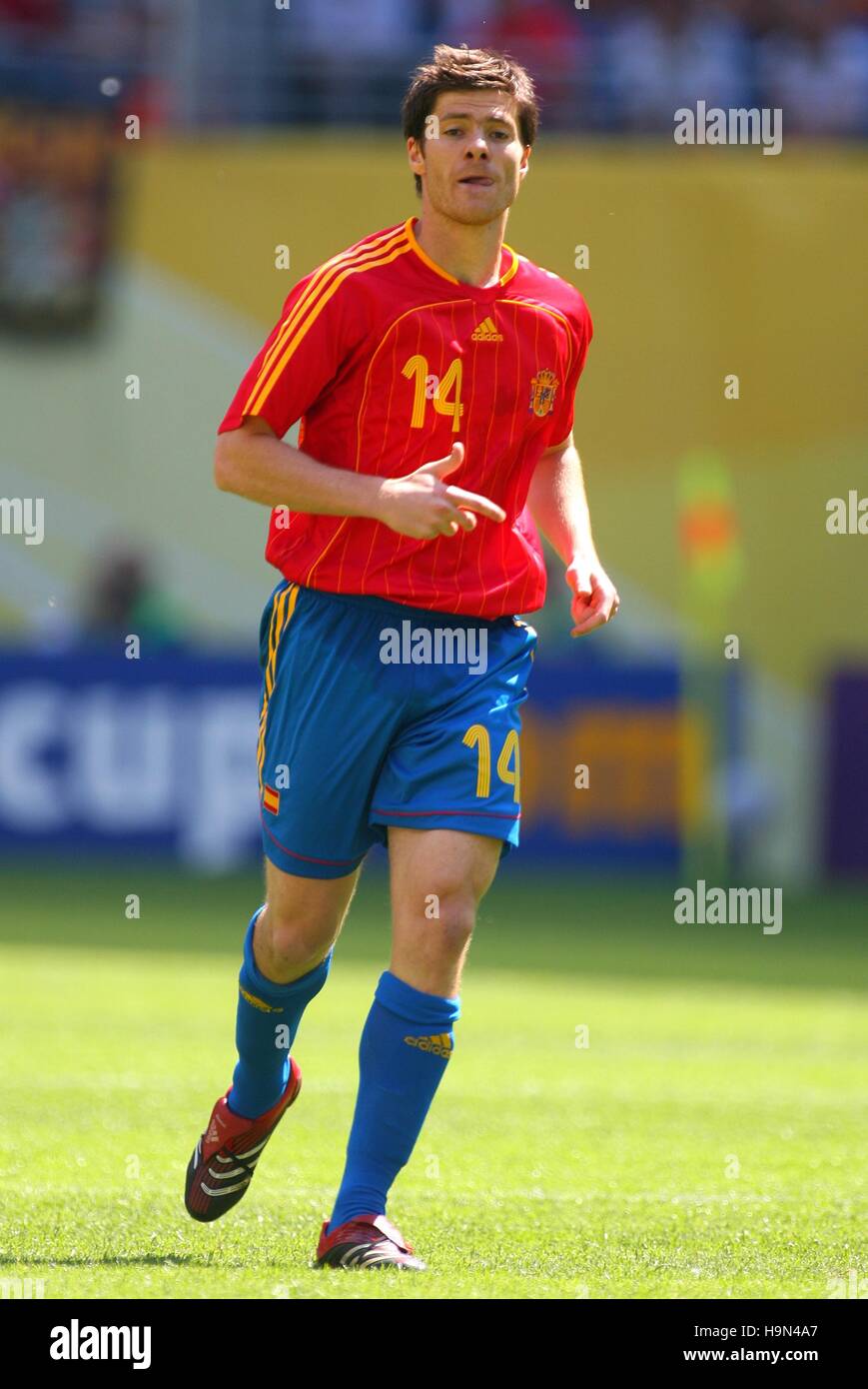 14 xabi alonso hi-res stock photography and images - Alamy