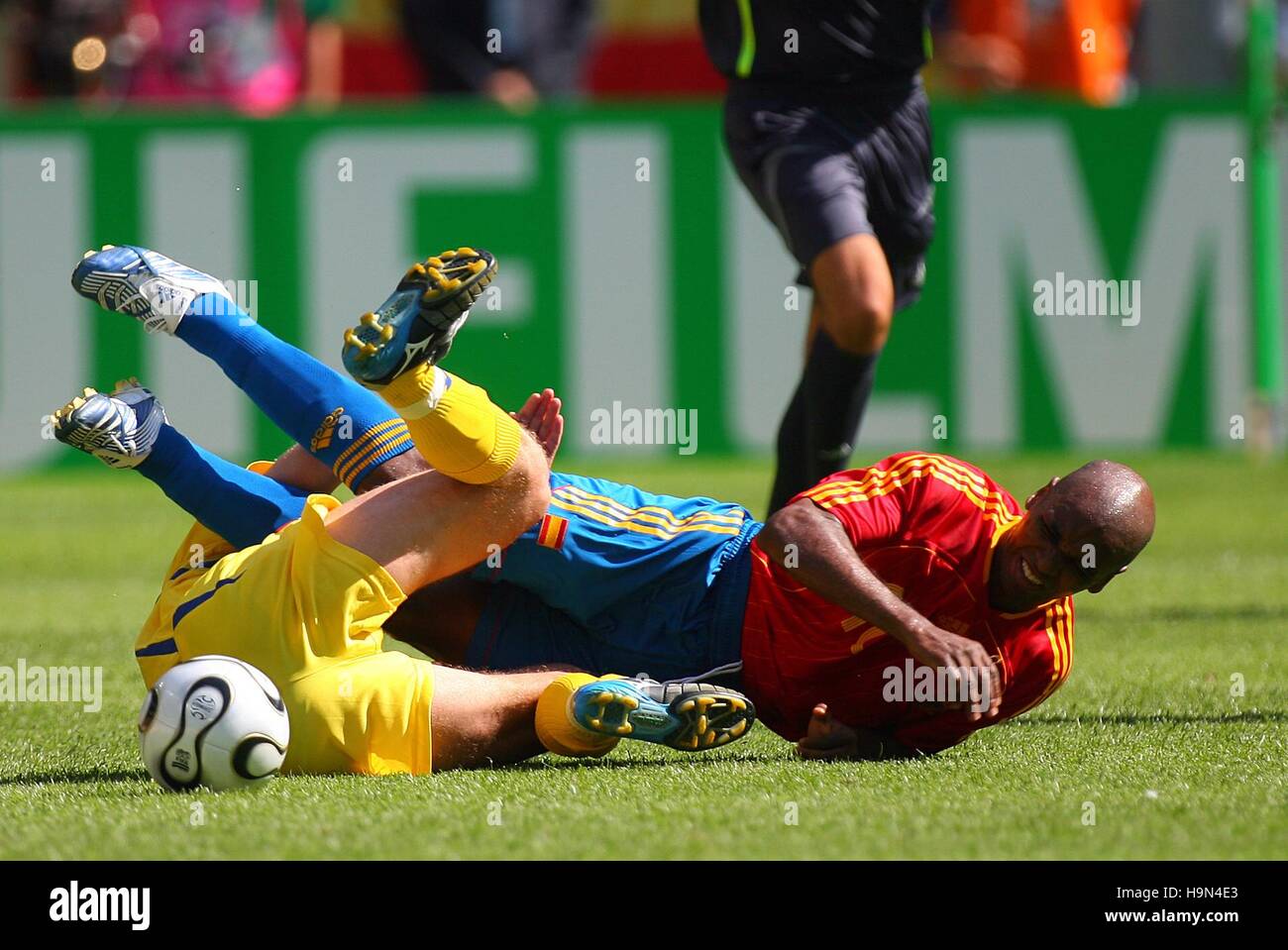 RUSLAN ROTAN & MARCOS SENNA SPAIN V UKRAINE WORLD CUP LEIPZIG GERMANY ...