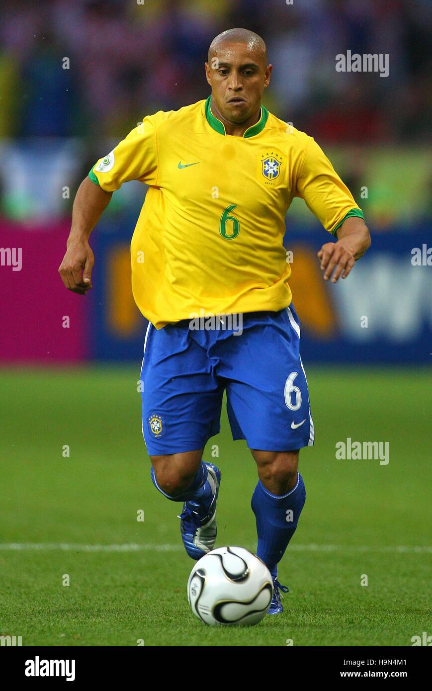 Roberto carlos brazil real madrid hi-res stock photography and images ...