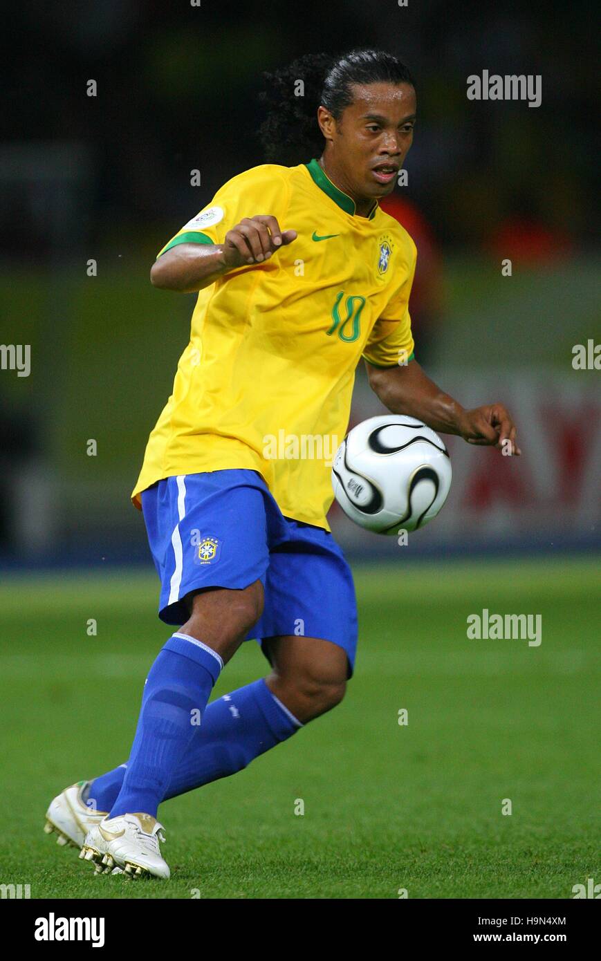 Ronaldinho brazil world cup 2006 hi-res stock photography and images ...