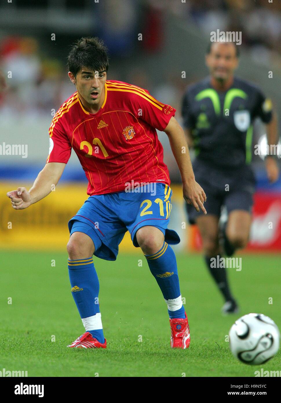 DAVID VILLA SPAIN & VALENCIA WORLD CUP STADIUM STUTGART GERMANY 19 June ...