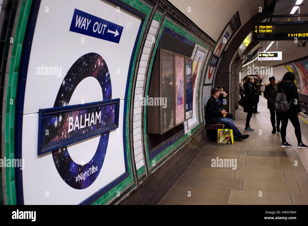 Underground Roundel Stock Photos & Underground Roundel Stock Images - Alamy
