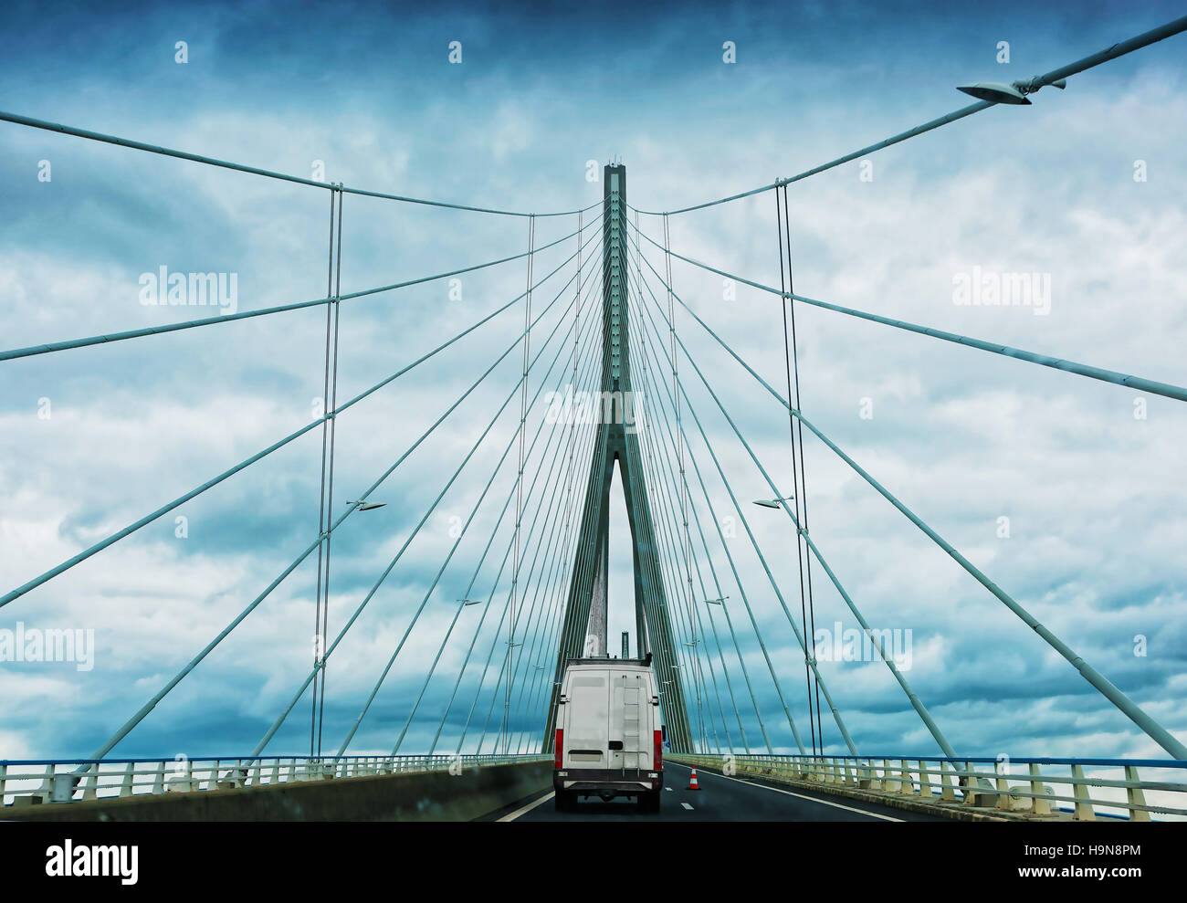 Cars passing modern design bridge hi-res stock photography and images ...