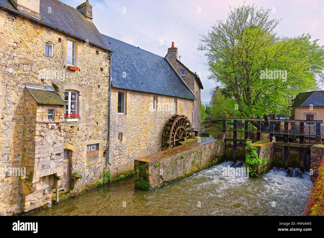 Medieval sluice gate hi-res stock photography and images - Alamy