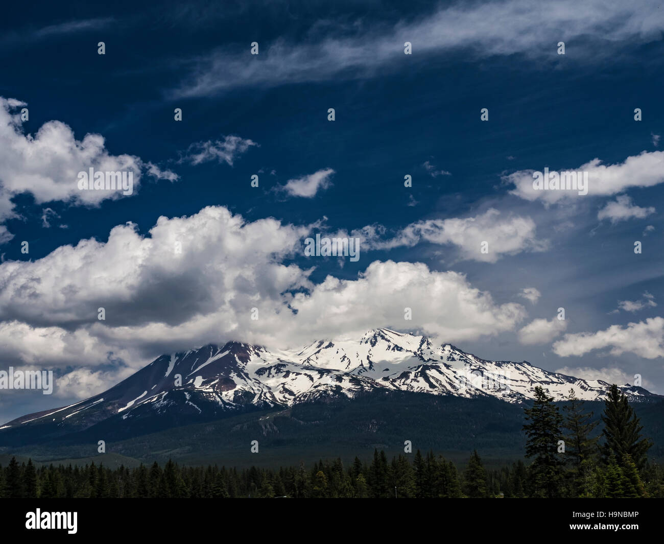 Mt shasta volcano hi-res stock photography and images - Alamy