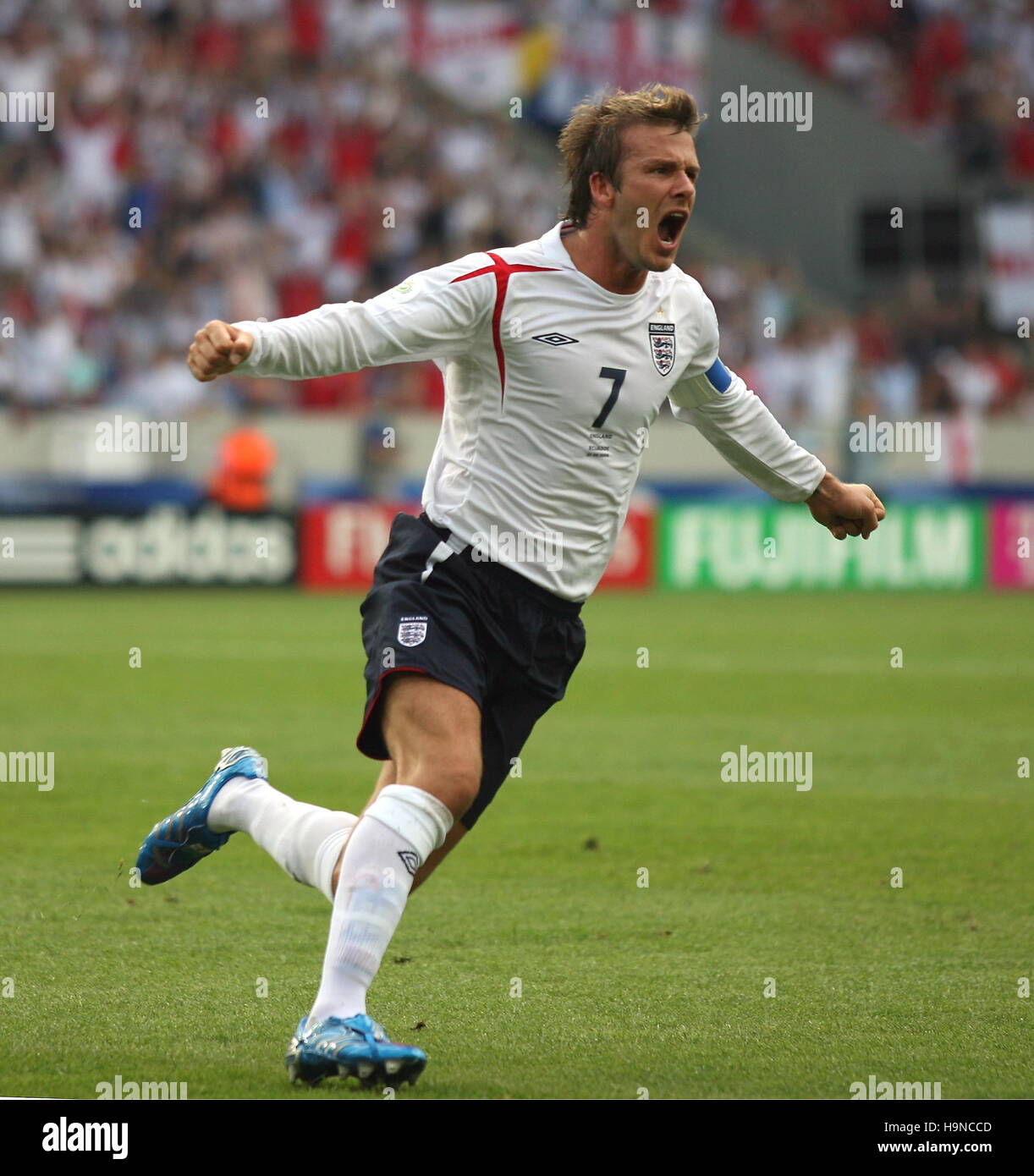 DAVID BECKHAM ENGLAND V ECUADOR GOTTLIEB-DAIMLER-STADION STUTTGART ...