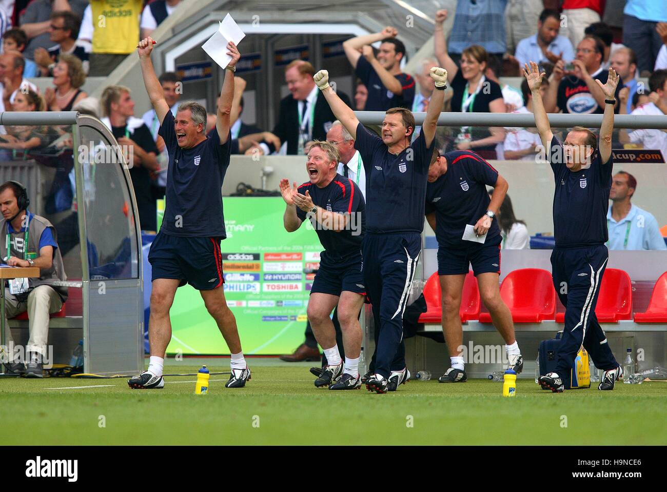 THE ENGLAND BENCH ENGLAND V ECUADOR WORLD CUP GOTTLIEB-STADION ...