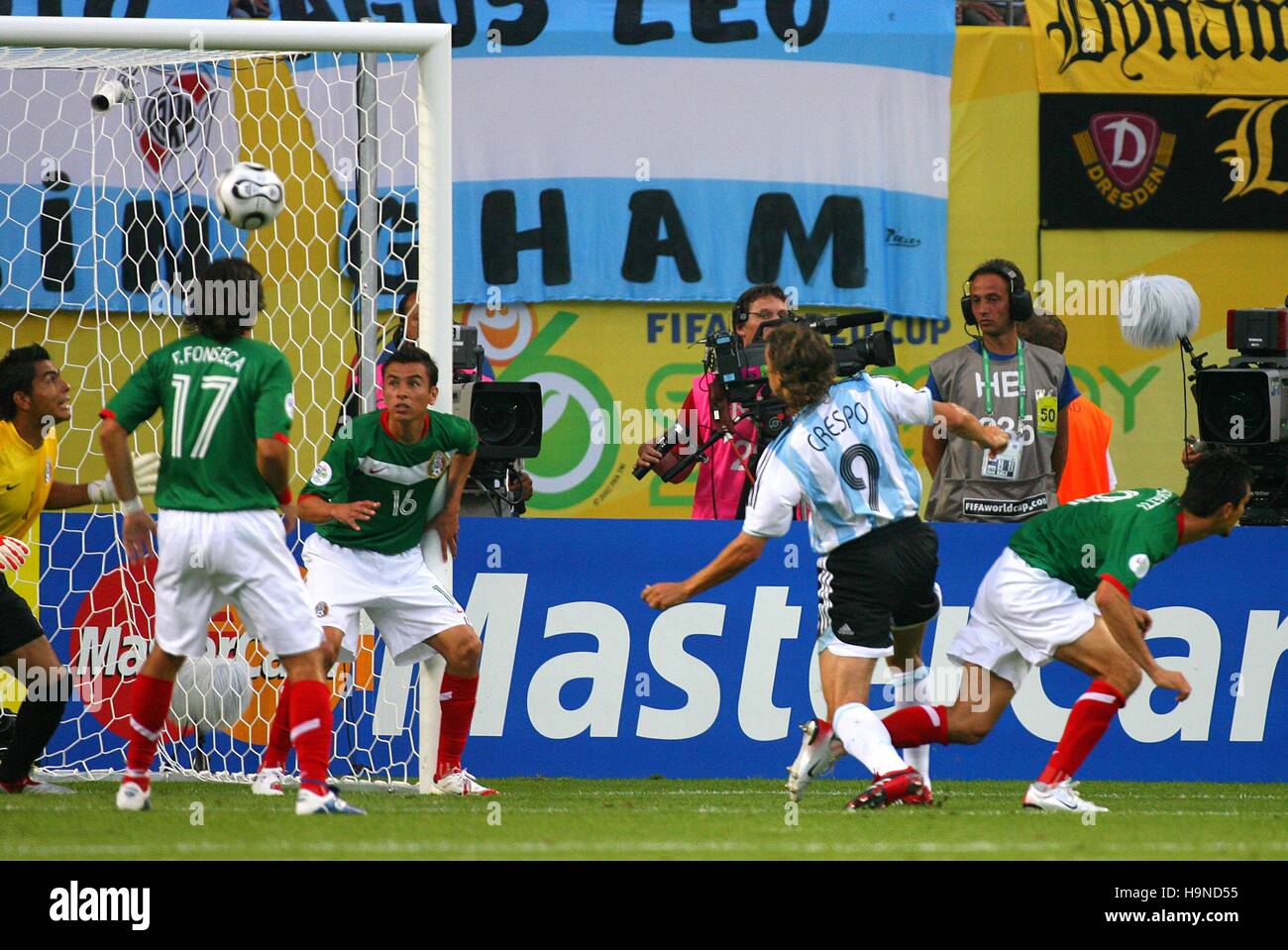HERNAN CRESPO SCORES ARGENTINA V MEXICO WORLD CUP LEIPZIG GERMANY 24 ...