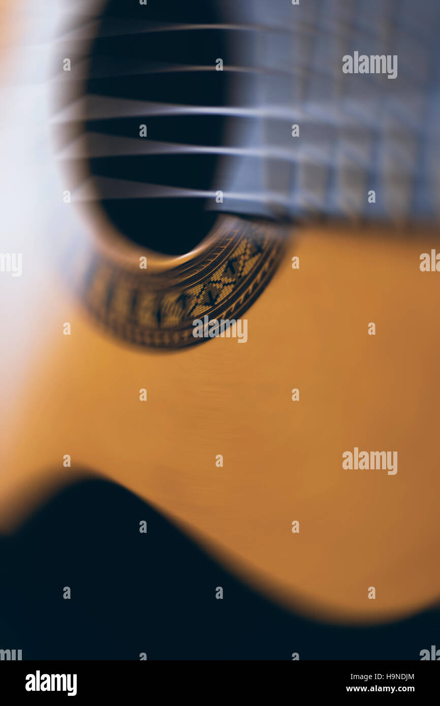 Strings motion hi-res stock photography and images - Alamy