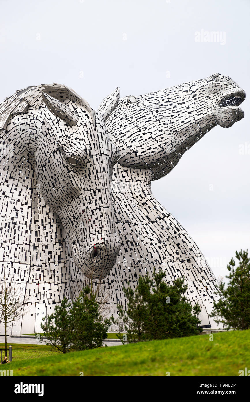 The Giant Sculptures of The Kelpies at Helix Park Forth and Clyde Canal ...