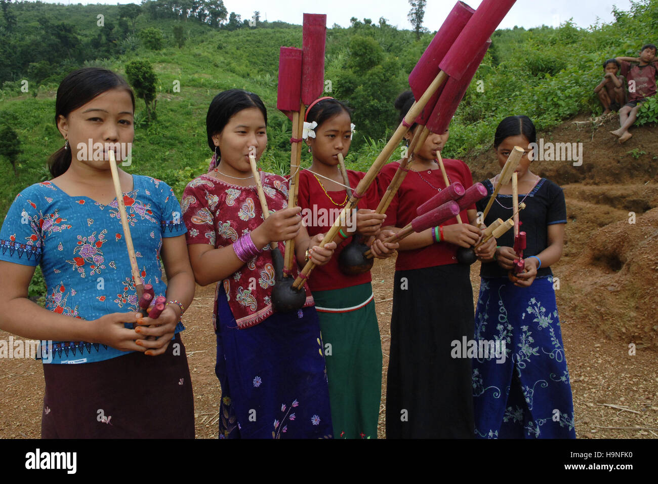 Tribal girls hi-res stock photography and images - Alamy