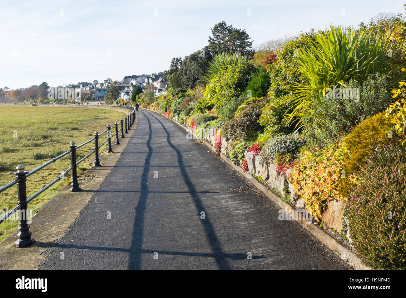 Pedestrian footpath along the edge of Morecambe Bay in Grange-over ...