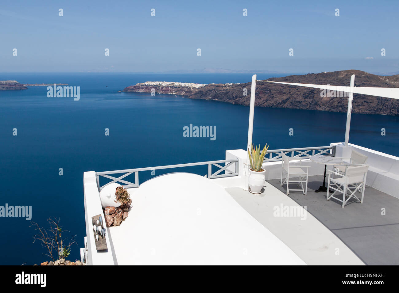 Terrace santorini volcano hi-res stock photography and images - Alamy