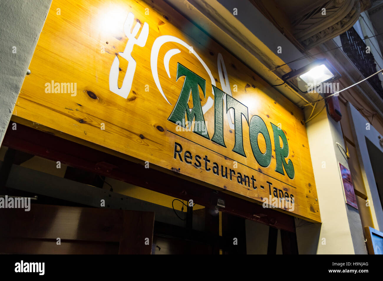 Tapas bar sign hi-res stock photography and images - Alamy