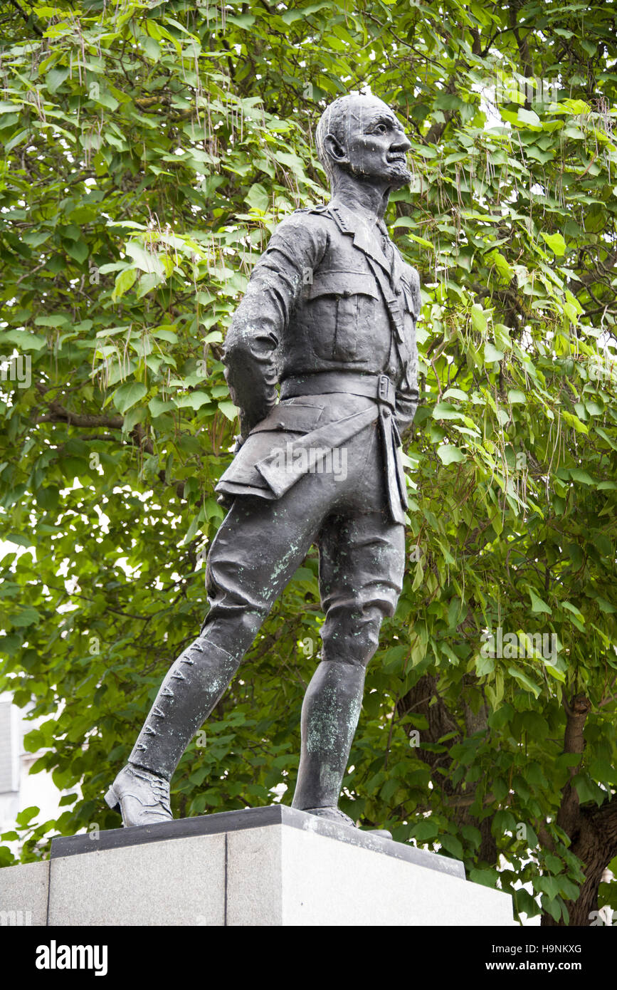 Jan smuts statue parliament square by Epstein Stock Photo - Alamy