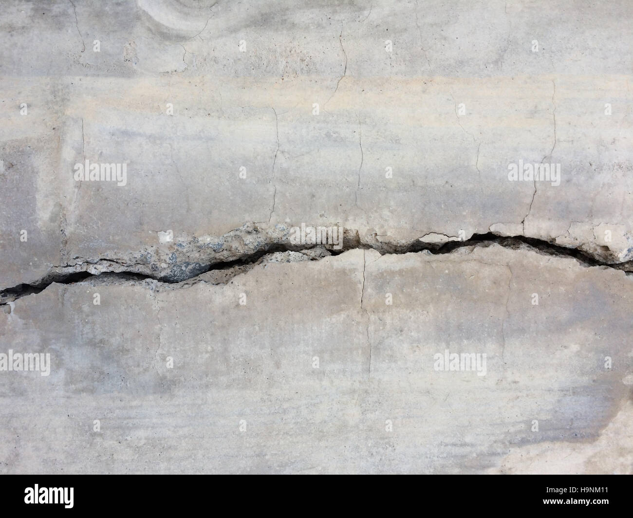 Cracked cement texture hi-res stock photography and images - Alamy