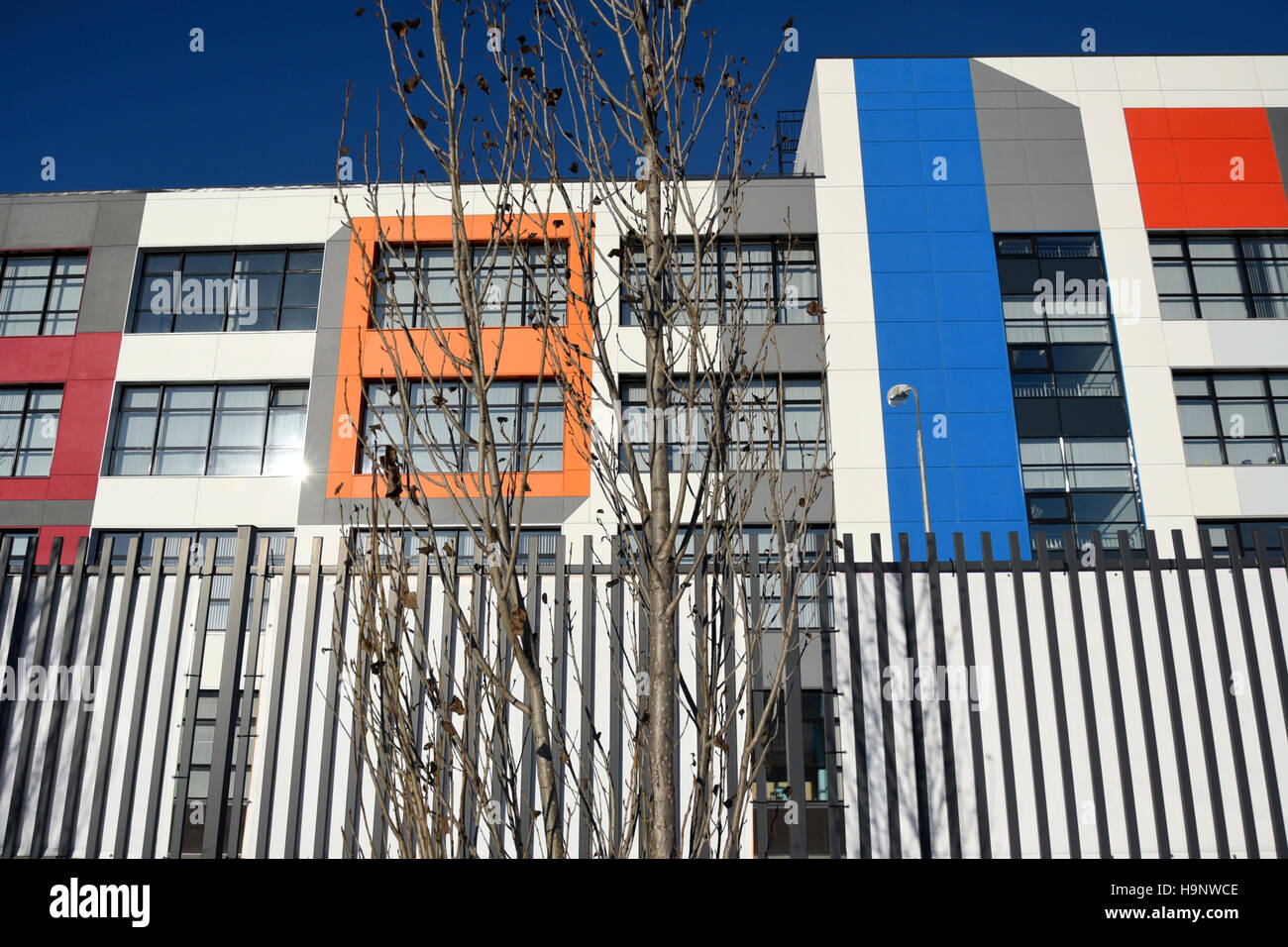 Modern school building hi-res stock photography and images - Alamy