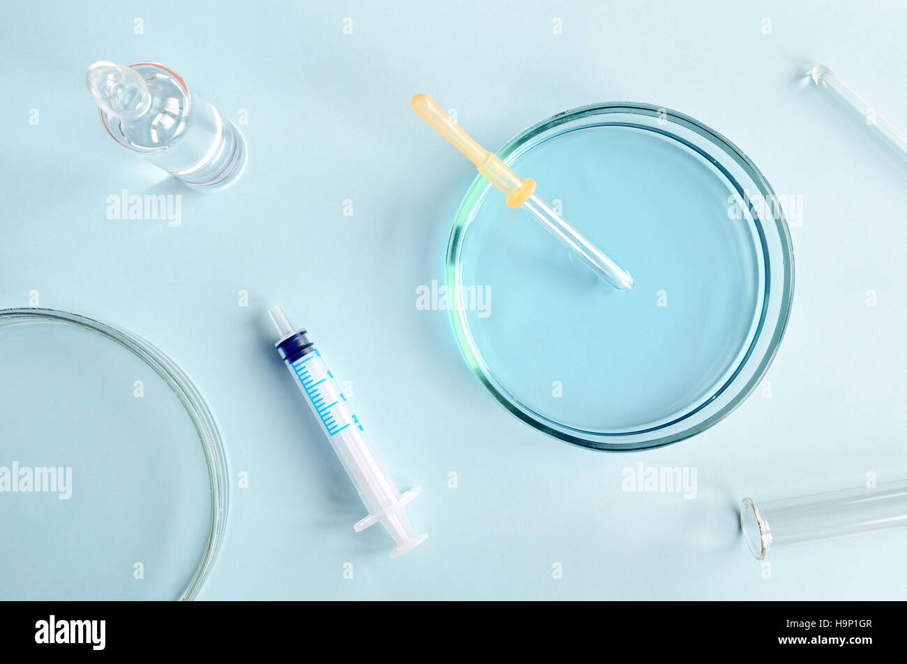 Inoculating plates hi-res stock photography and images - Alamy