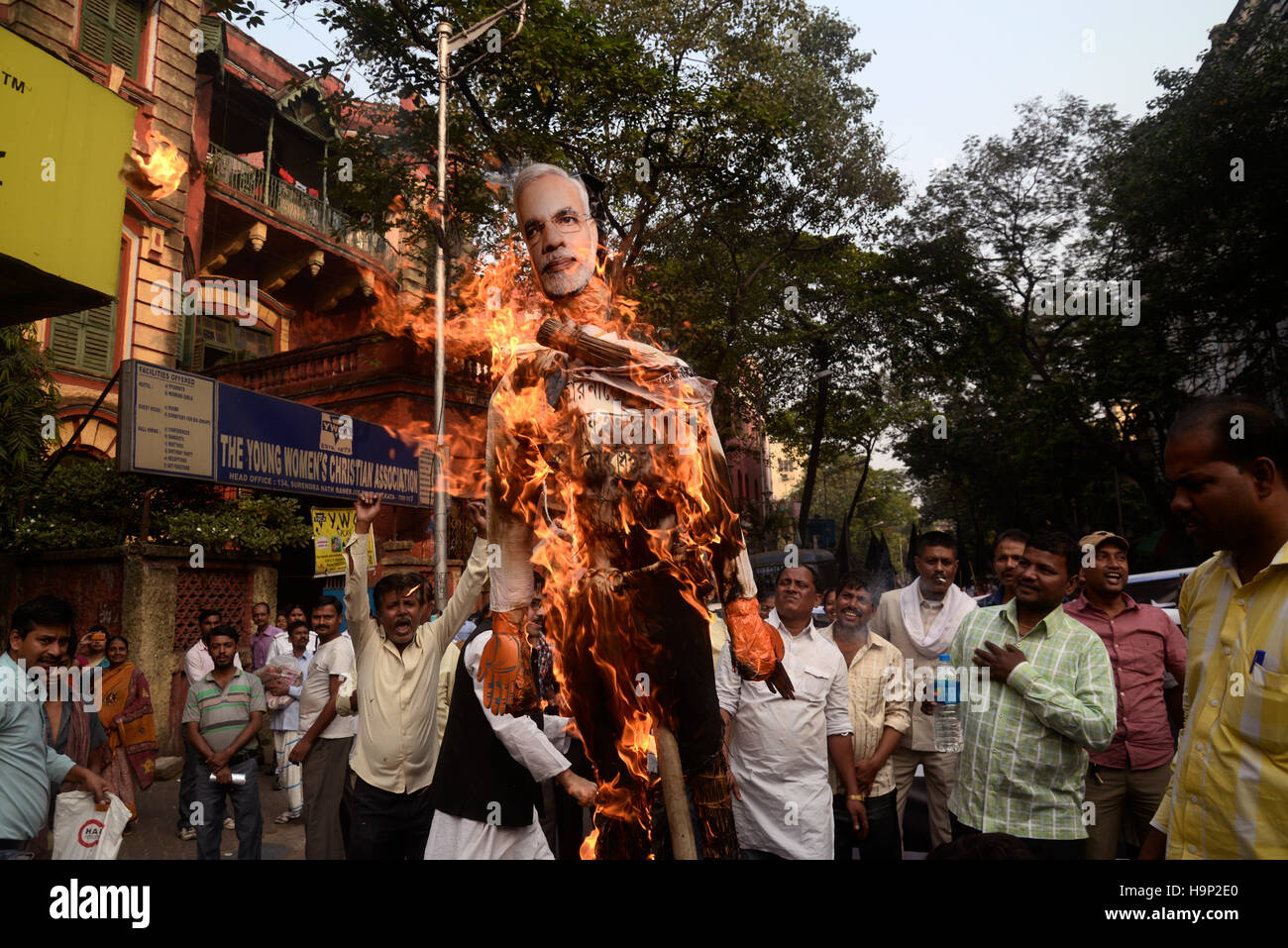 Kolkata India 24th Nov 2016 Hawker Burn Effigy Of Narendra Modi