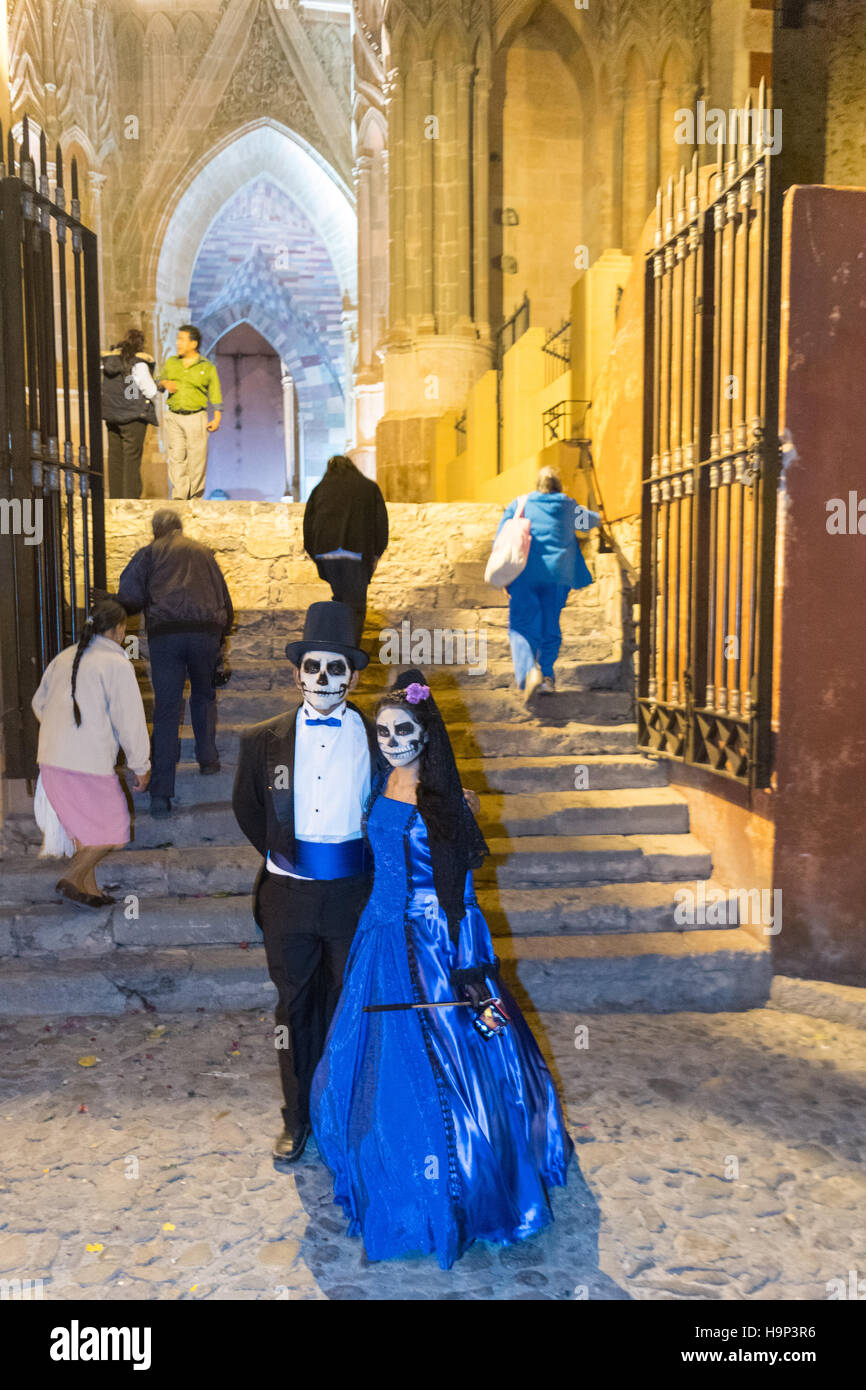 Death pose hi-res stock photography and images - Alamy