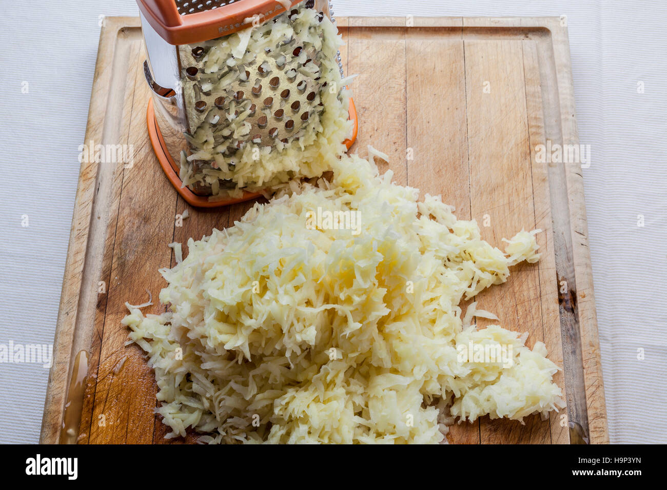 Food wooden board grated hi-res stock photography and images - Alamy