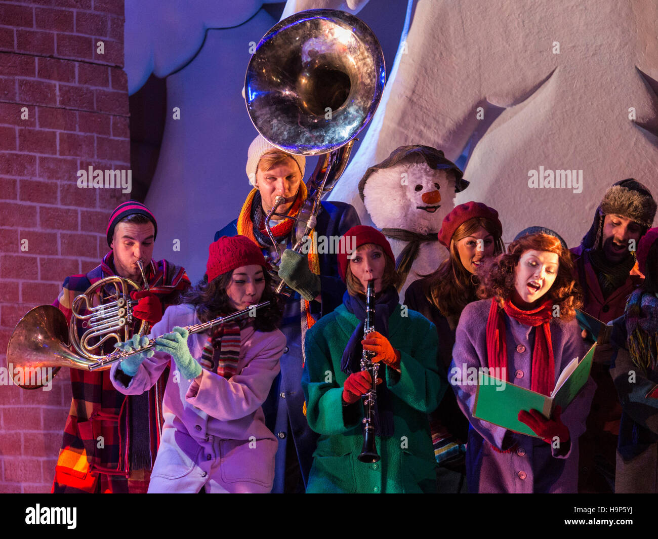 The snowman theatre show hi-res stock photography and images - Alamy