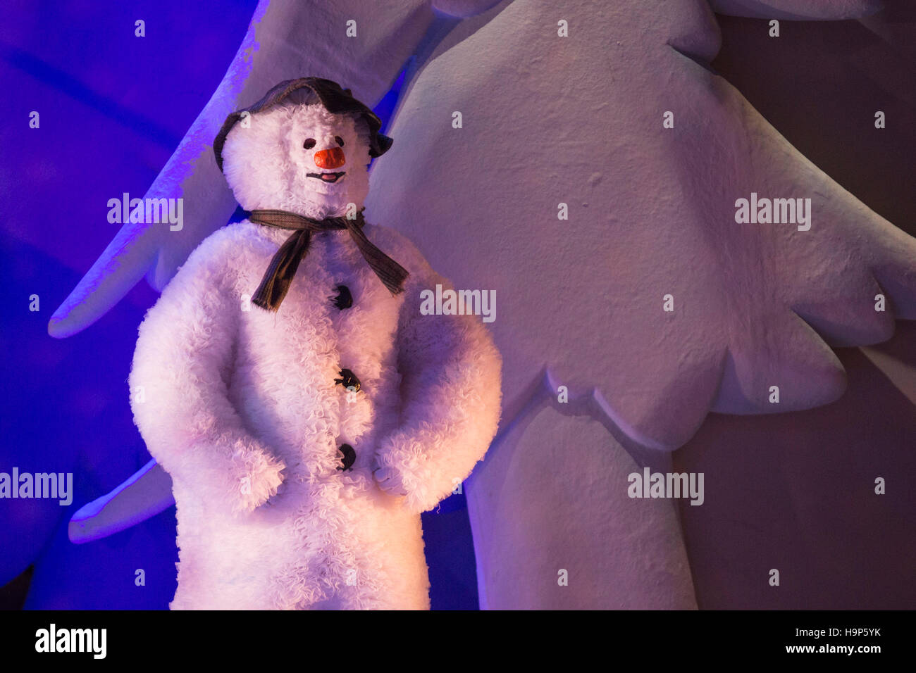 The snowman stage show hi-res stock photography and images - Alamy
