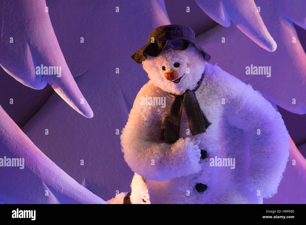 The snowman stage show hi-res stock photography and images - Alamy
