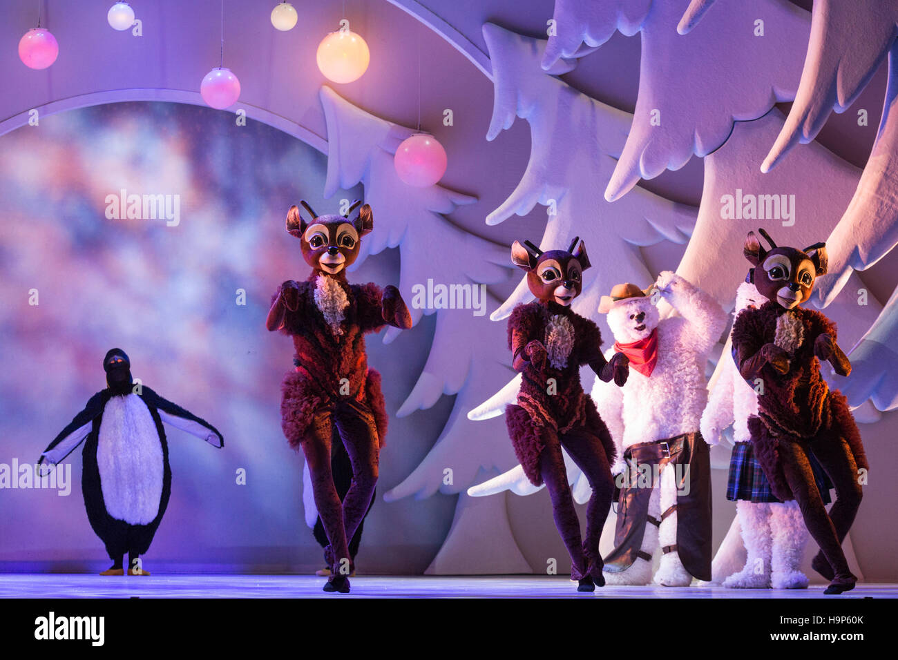 The snowman stage show hi-res stock photography and images - Alamy