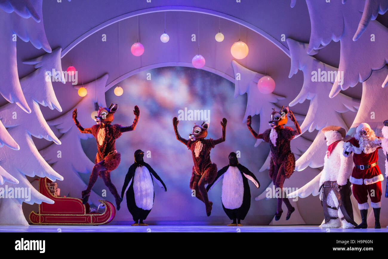 The snowman stage show hi-res stock photography and images - Alamy