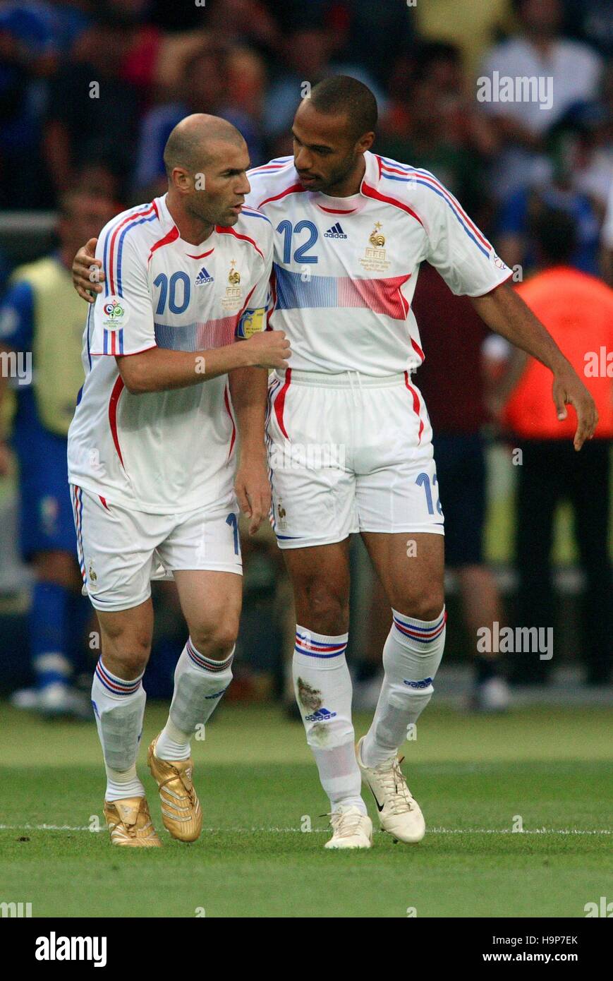 ZINEDINE ZIDANE THIERRY HENRY ITALY V FRANCE OLYMPIC STADIUM BERLIN ...
