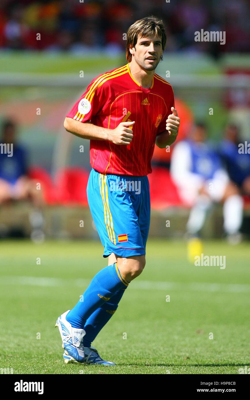 DAVID ALBELDA SPAIN & VALENCIA FRITZ-WALTER STADIUM KAISERSLAUTEN ...