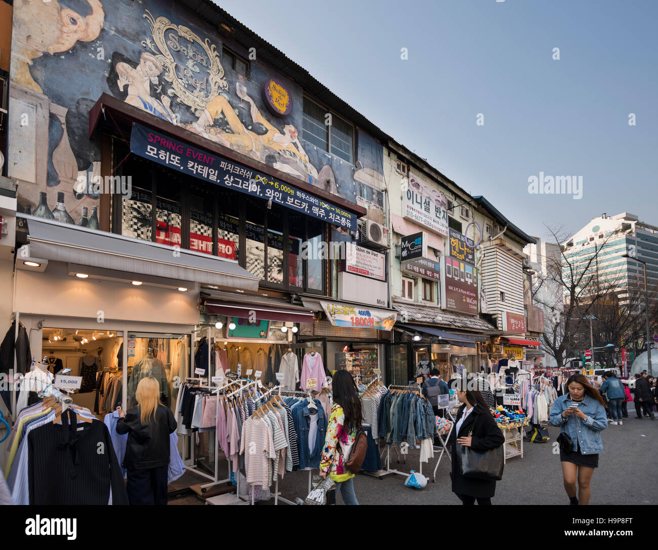 Hongdae shops hi-res stock photography and images - Alamy