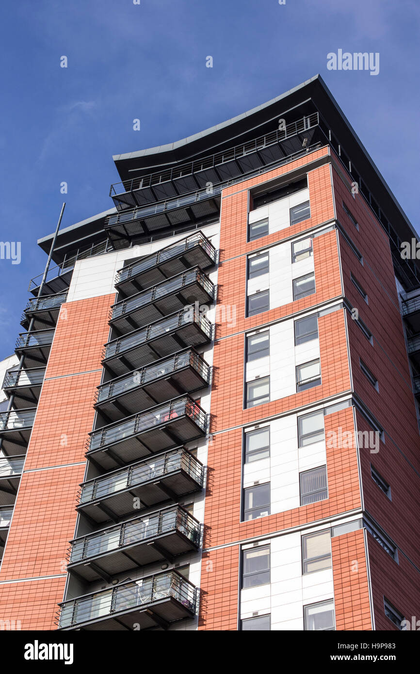 Leeds high rise apartments balcony hi-res stock photography and images ...