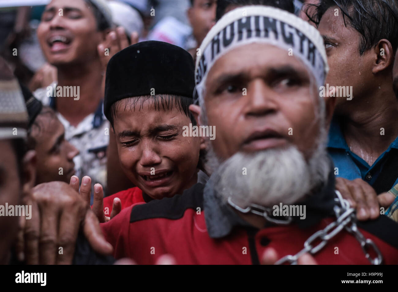 Kuala Lumpur, Malaysia. 25th Nov, 2016. Muslim-Rohingya ethnic show ...