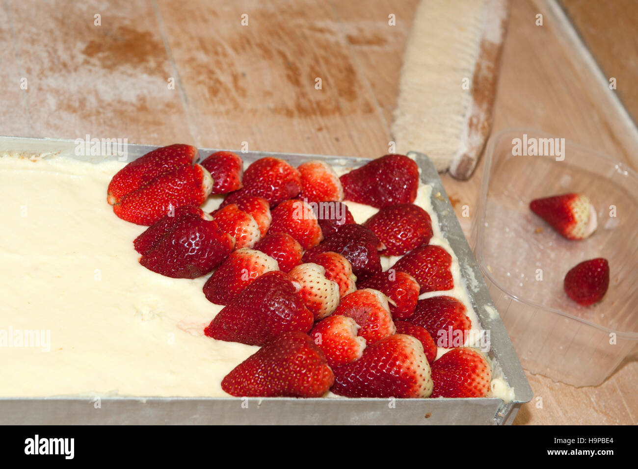Erdbeerkuchen hi-res stock photography and images - Alamy