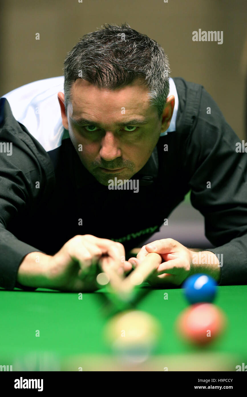 Alan McManus in action during his first round match against Michael ...